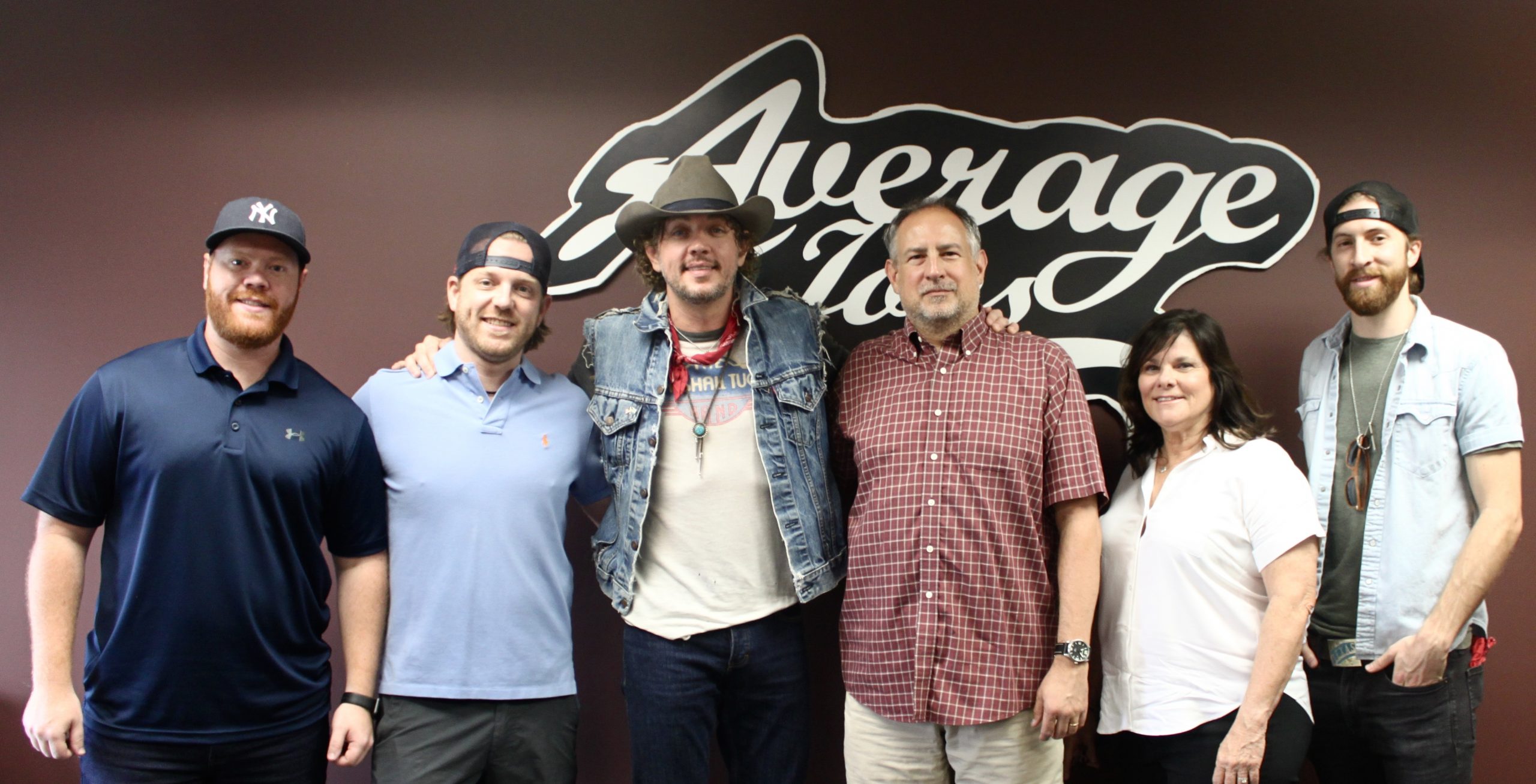 Jeremy McComb Inks Label Deal With Average Joes Entertainment ‣ Loggins ...